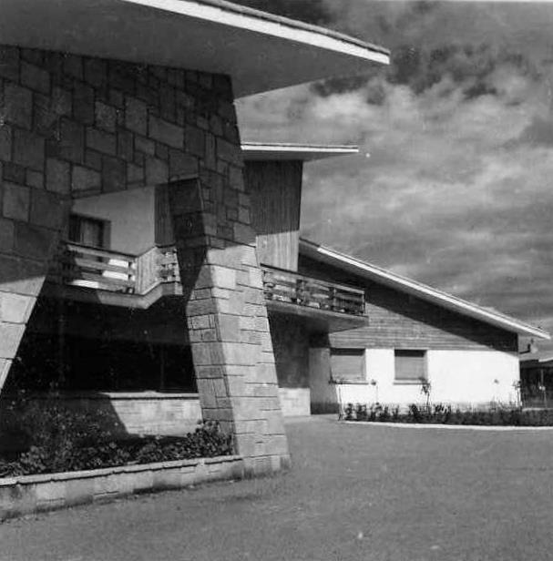 Edificio de recepción y usos múltiples de la Ciudad Residencial de ...